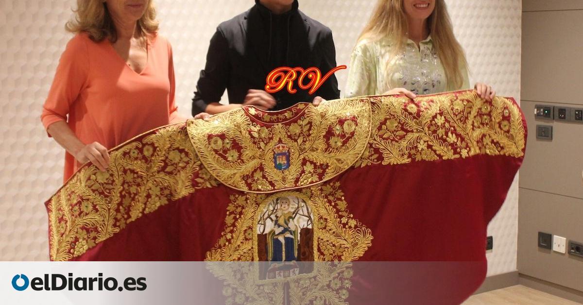 Roca Rey recibe el capote de paseo de la Comunidad Autónoma de La Rioja