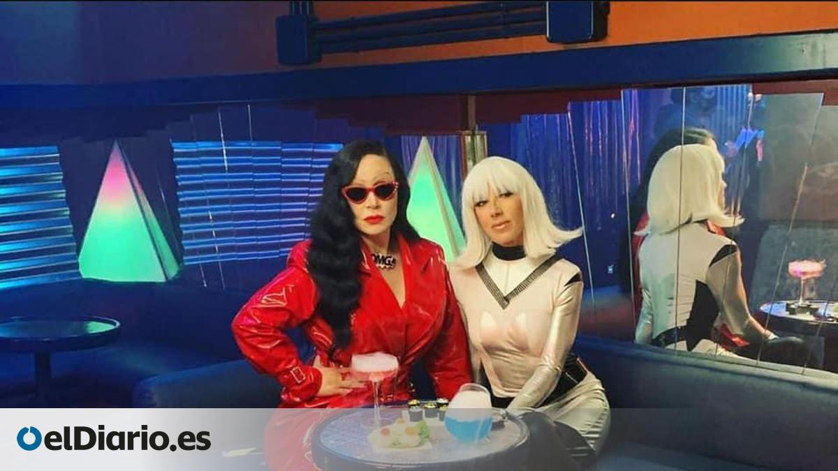 La palmera Paloma Suárez diseña una exclusiva gabardina roja para Alaska