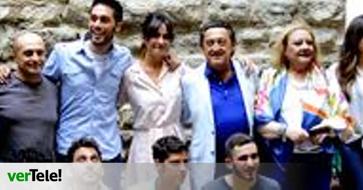 Las Campanadas en Telecinco, con Paco León y el reparto de 'Aída'