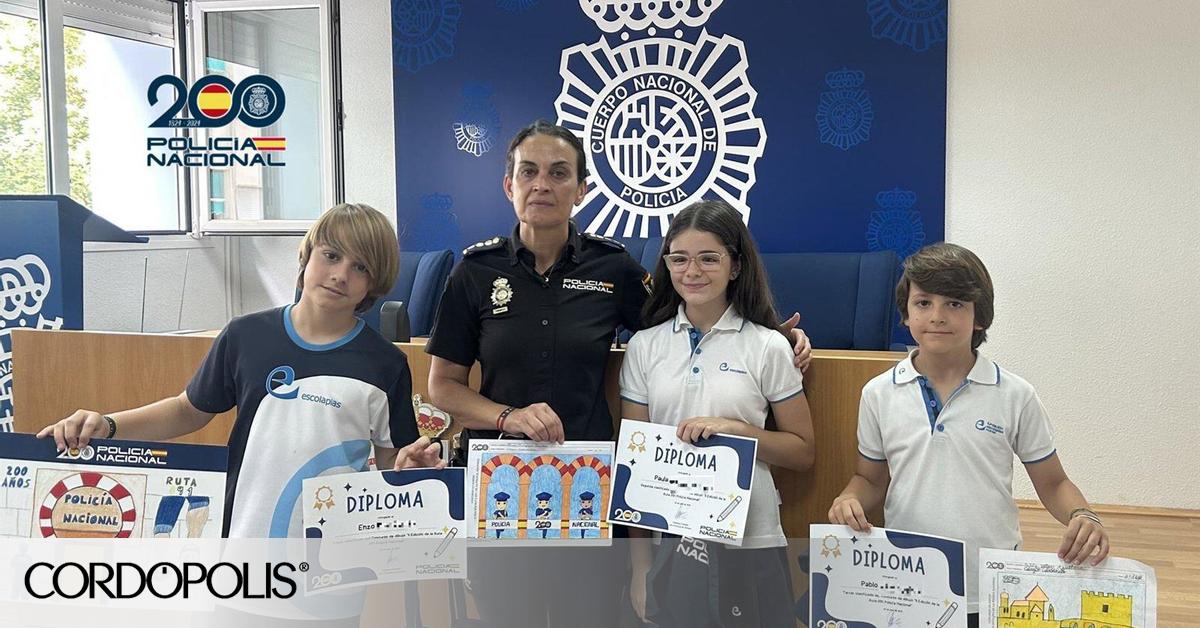 La Policía Nacional entrega los premios a los ganadores del concurso de ...