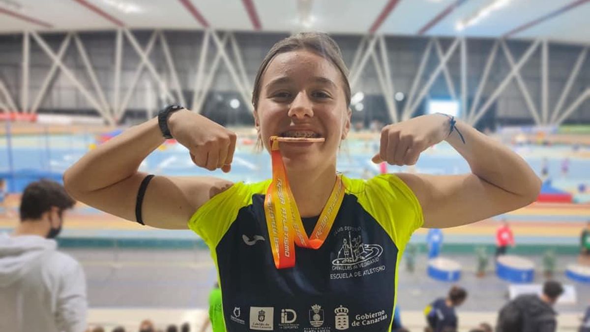 Magno Llopis y Andrea Monroy destacan en el Campeonato de España Sub 16 en pista cubierta