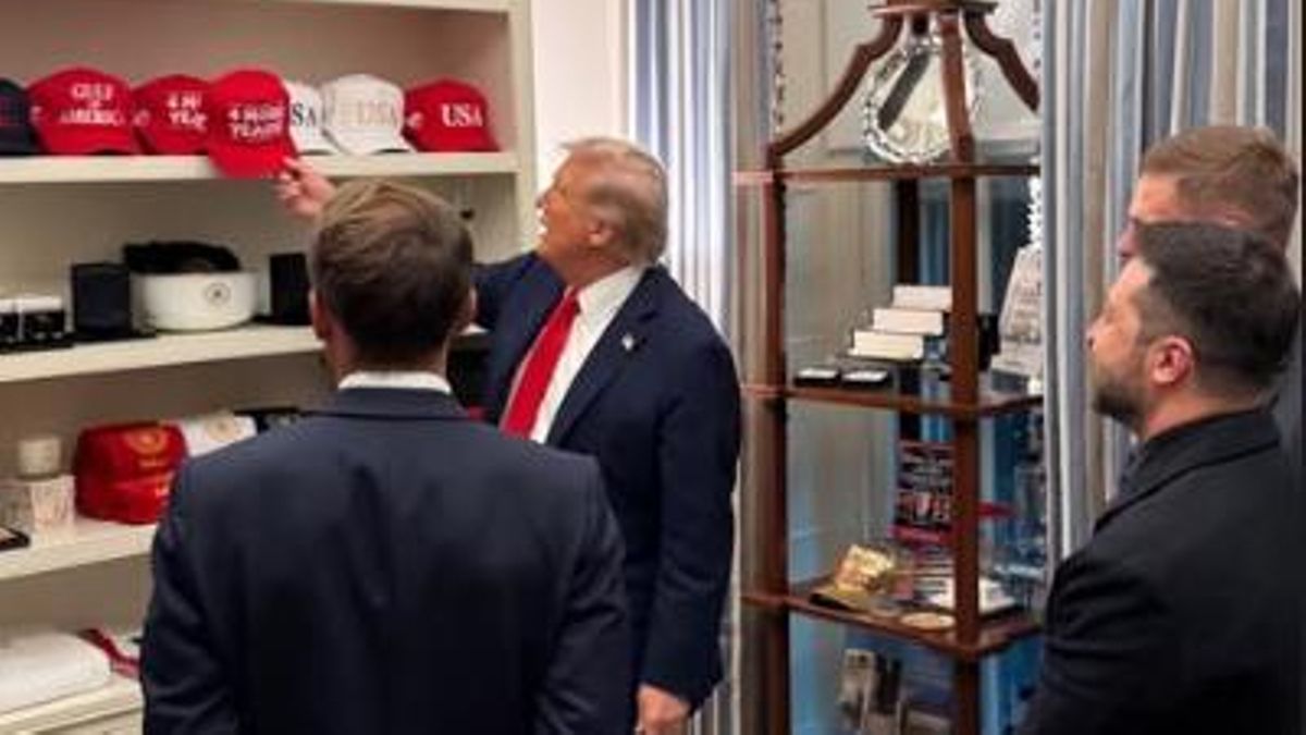 Trump presume de 'merchandising' ante Zelenski y Macron en la Casa Blanca