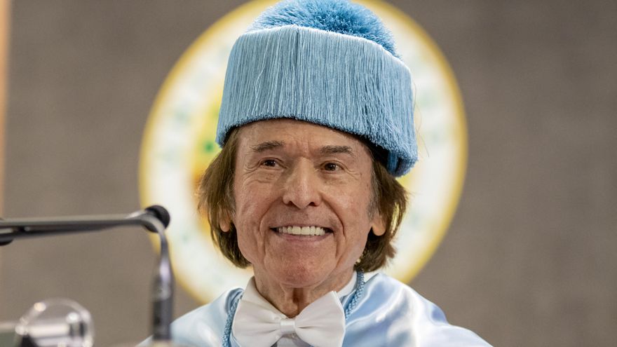 Raphael, nuevo doctor honoris causa de la Universidad de Jaén