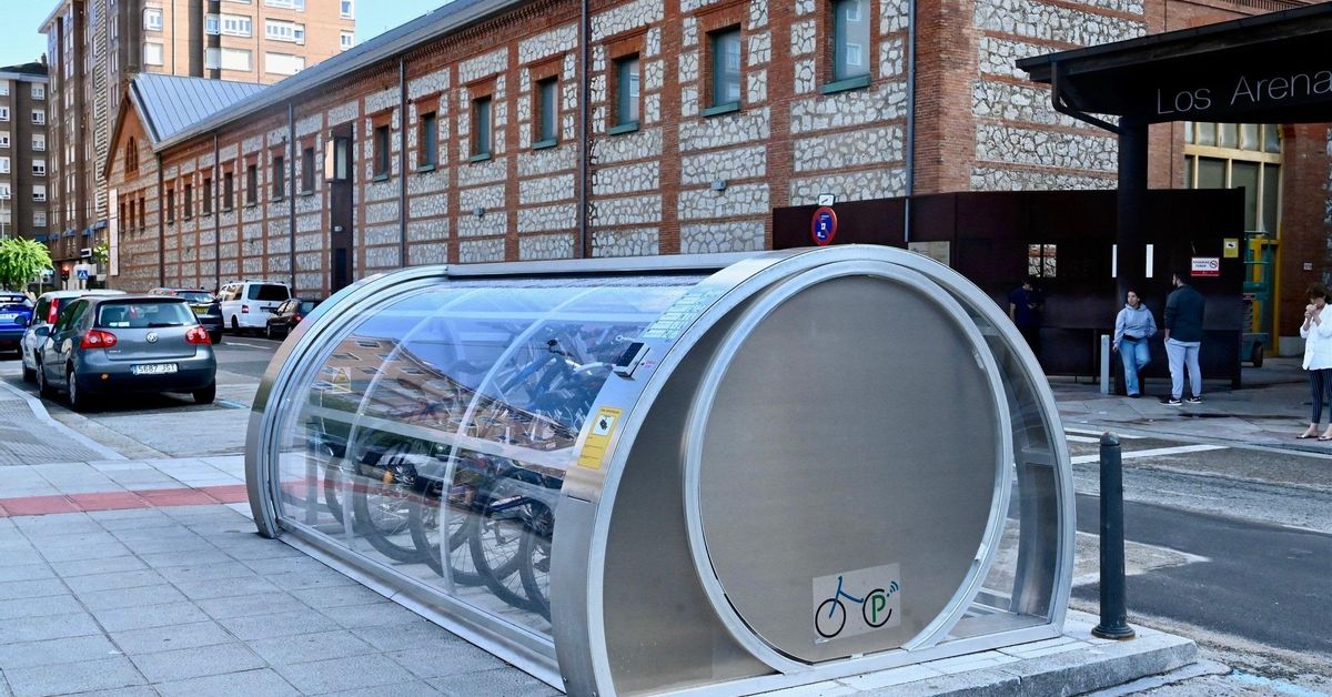 Santander inicia la instalación de los 11 nuevos aparcabicis cubiertos ...