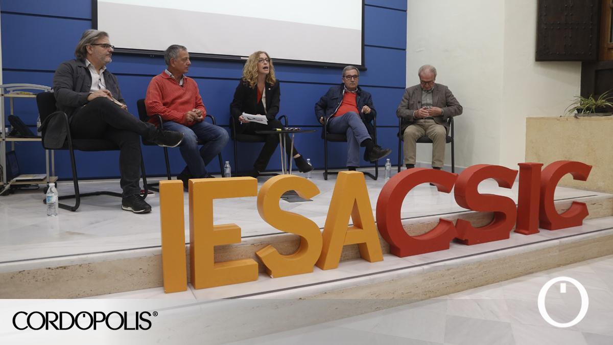 El IESA sienta a sus cuatro directores para revisar sus 30 años de historia