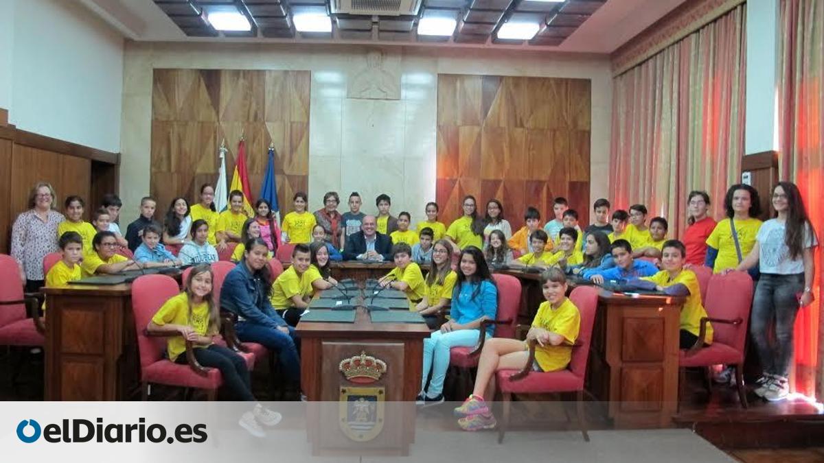 El Cabildo celebra una sesión plenaria con escolares