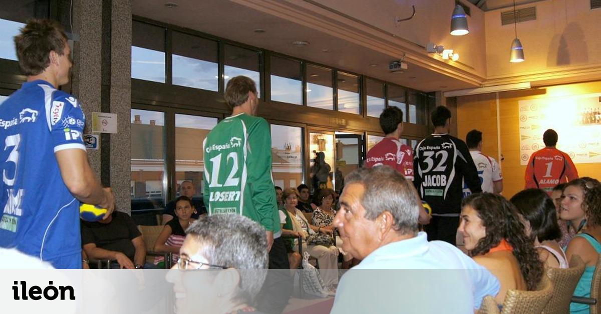 El Ademar vuelve a presentar su nueva equipación