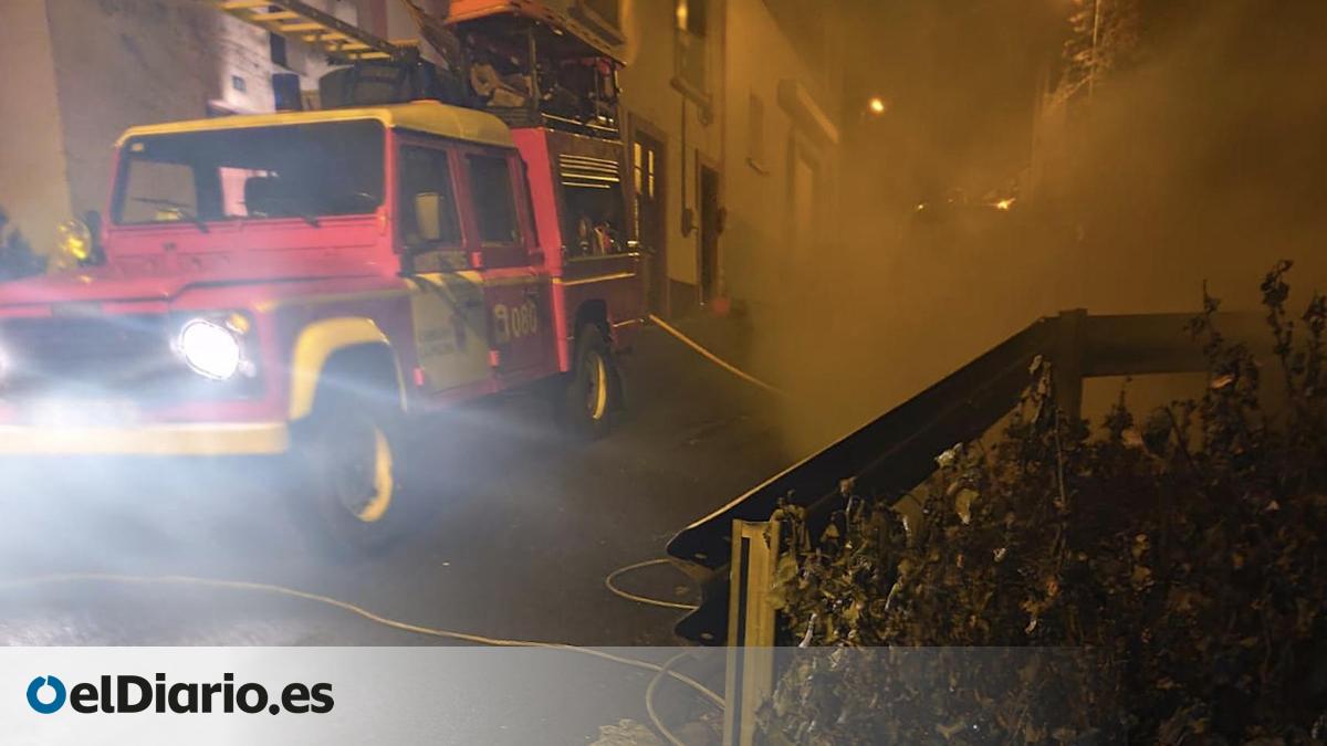 Los bomberos sofocan un incendio en una carpintería de San Andrés y Sauces