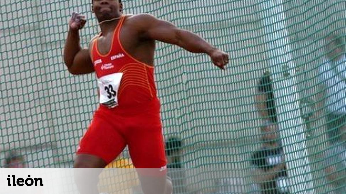 El lanzador de disco Frank Casañas se prepara en el CEARD de León
