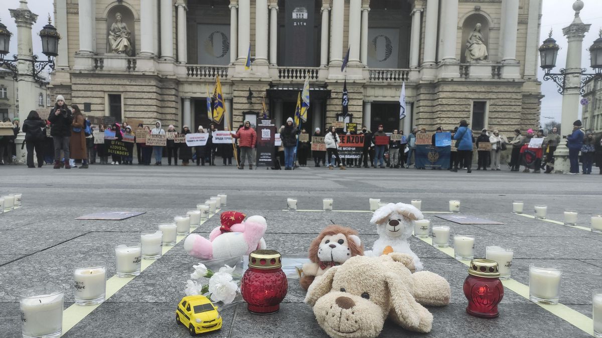 Los ucranianos conmemoran tragedia de Mariúpol y exigen justicia para ...
