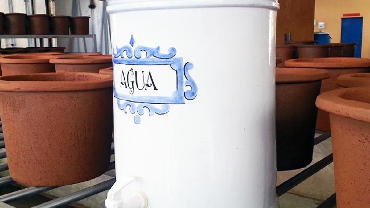 Una vasija que da agua pura