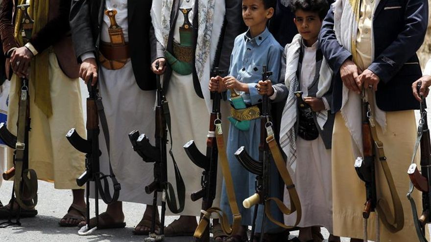 Rebeldes Yemeníes Hutíes Atacan Un Buque Saudí En La Costa Suroeste Del
