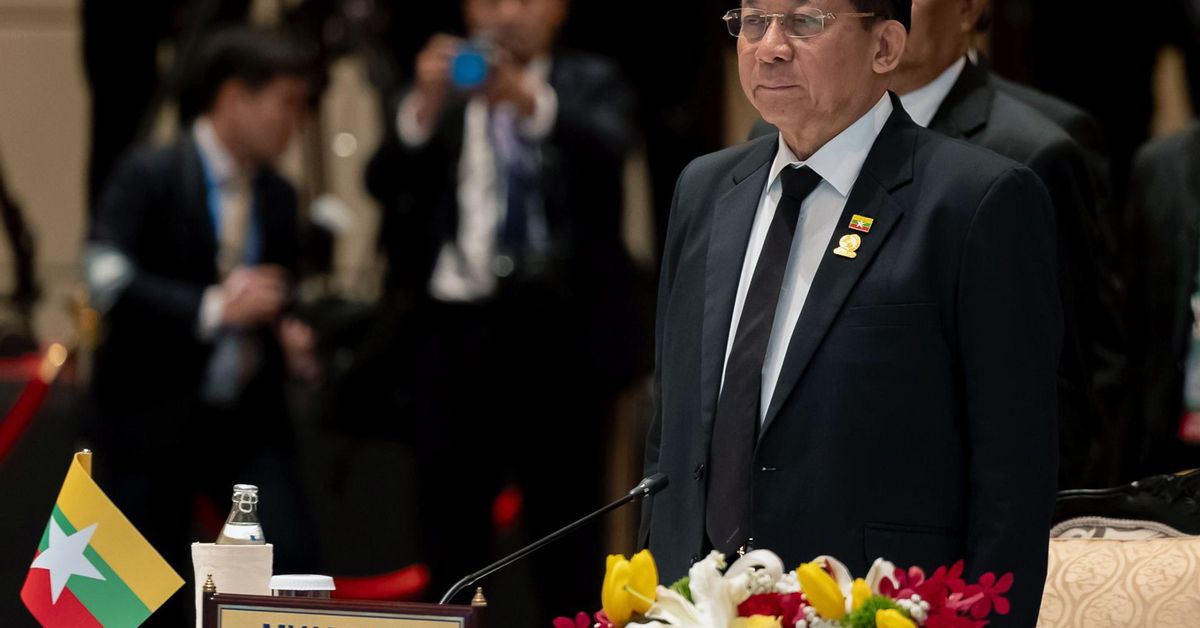 Min Aung Hlaing, el verdugo de los rohinyá, sale del ostracismo tras el seísmo en Birmania