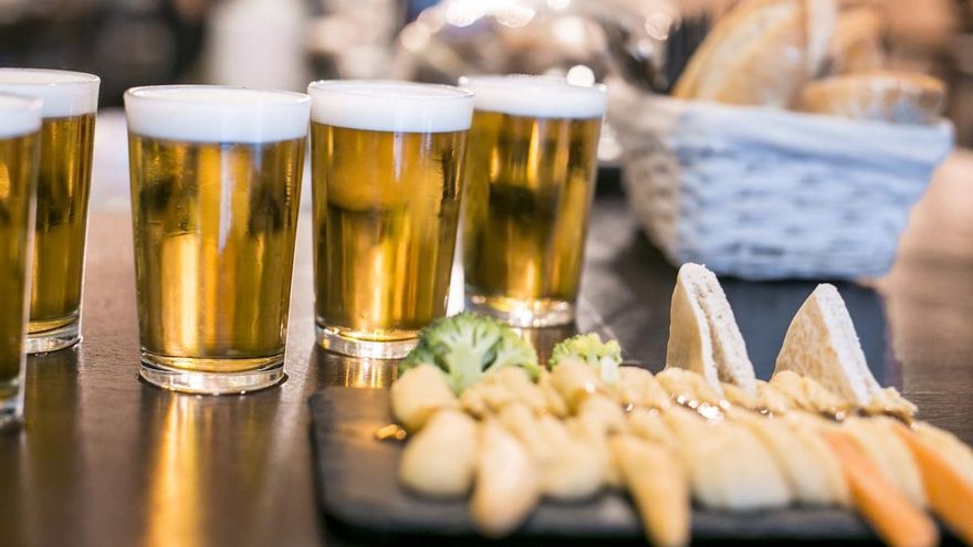 Cinco remedios populares para la resaca revisados por expertos