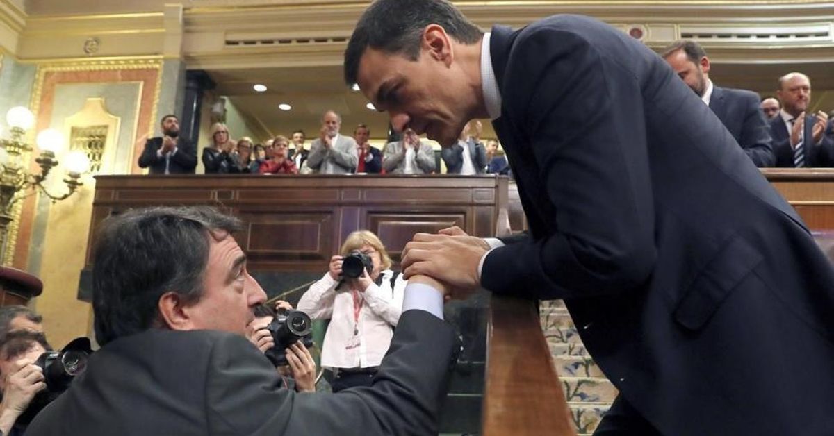 Pactos y fin del bipartidismo turnista