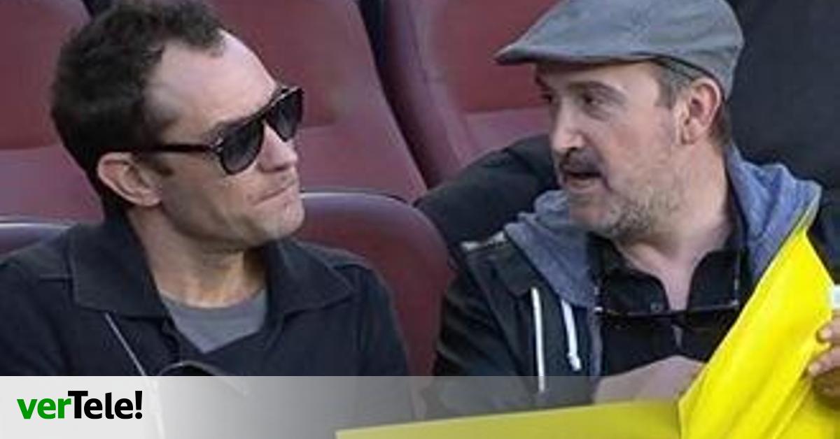 Jude Law y Javier Cámara, espectadores de lujo del clásico en el Camp Nou
