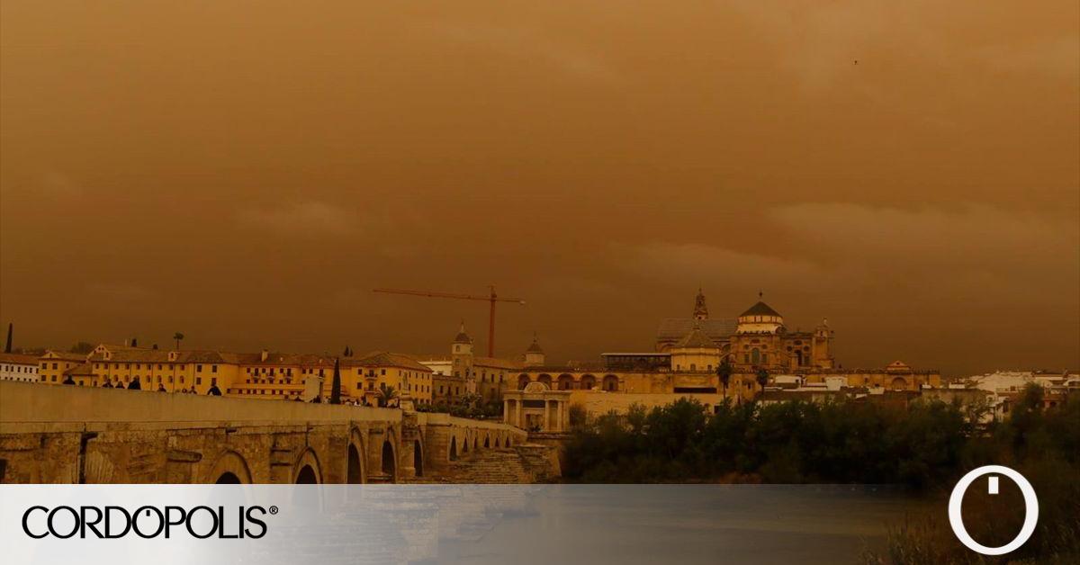 Una densa calima deja barro y una postal sepia de Córdoba