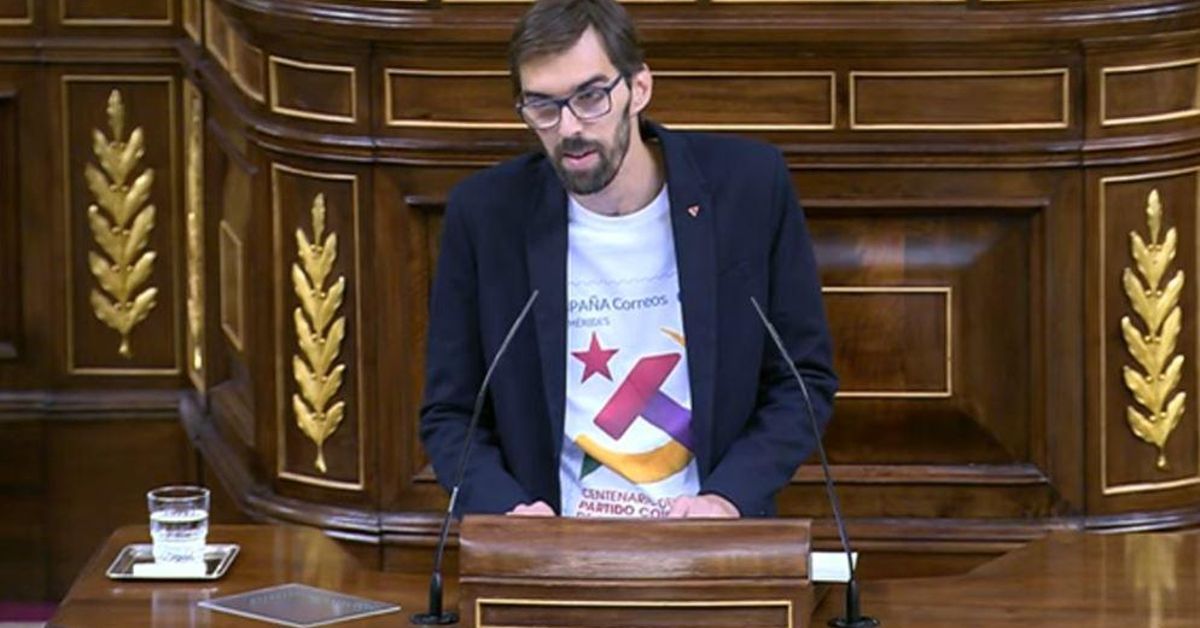 Un diputado lleva al Congreso una camiseta con el sello de Correos del ...