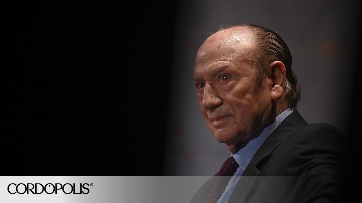 Fosforito recibe el premio Paco Toronjo a Leyendas del Flamenco en Huelva