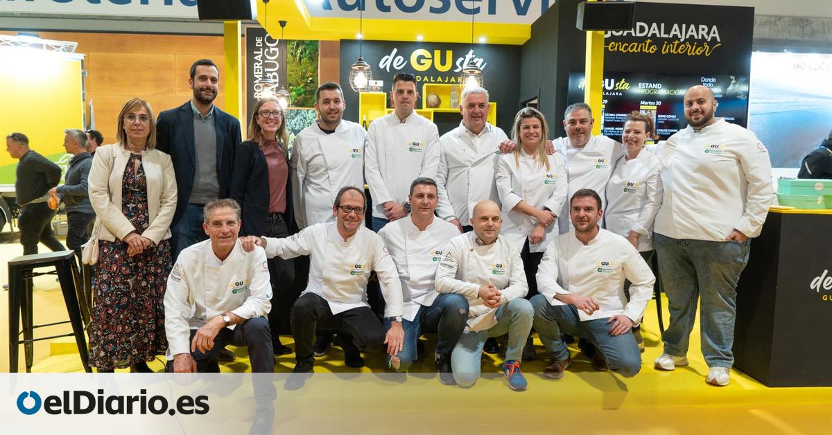 Los chefs Nacho Padín y Jesús Pardo reciben las chaquetillas de ...