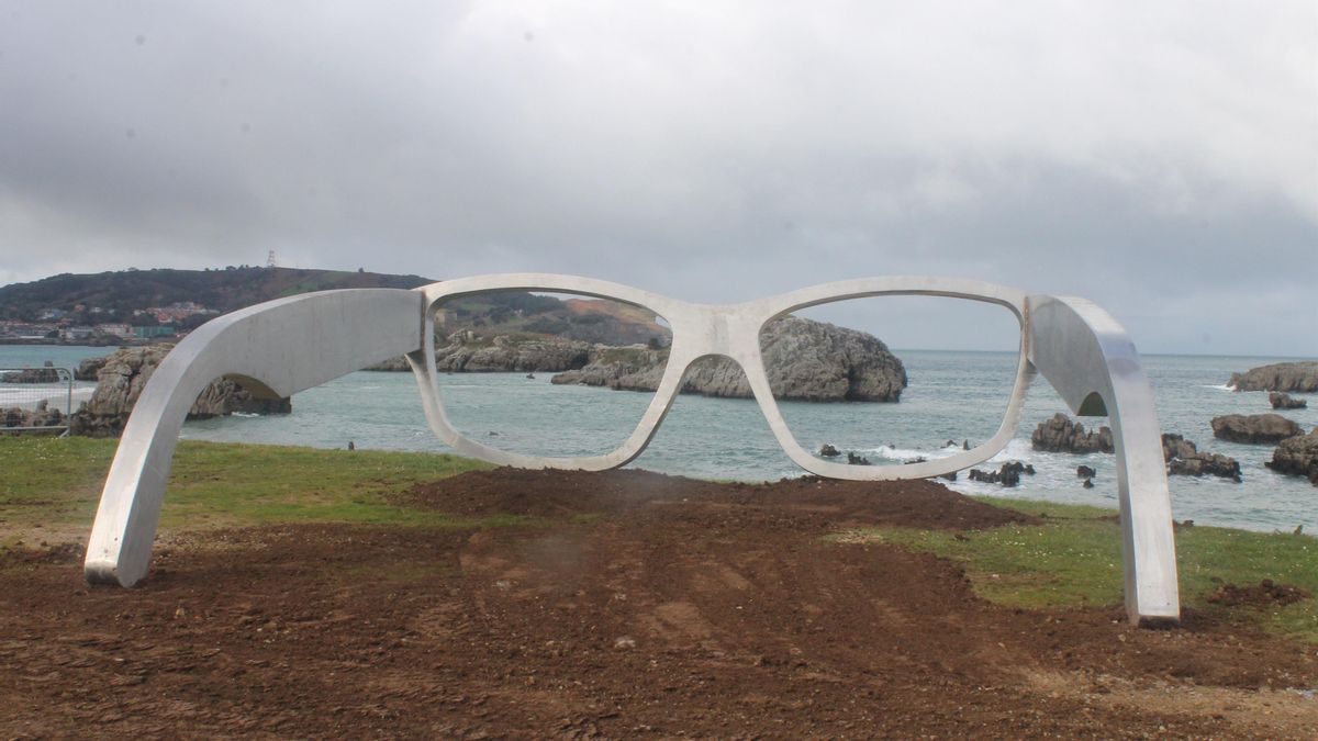 Noja instala unas gafas gigantes de 10.000 euros junto a la playa de ...