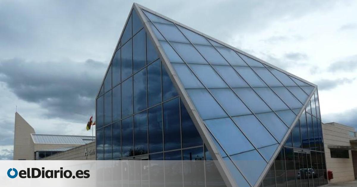 Herida una mujer de 75 años en la colisión entre dos turismos en Cidamón