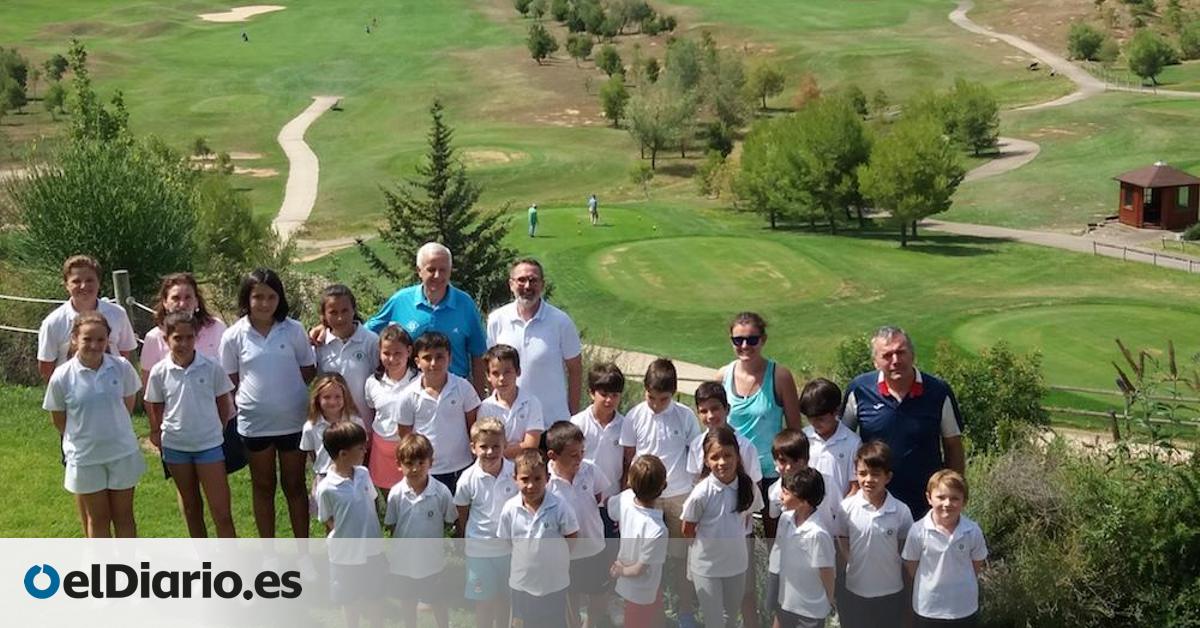 Casi 100 niños aprenden golf en verano en La Grajera