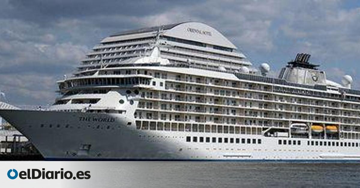 El barco de los millonarios llega a Los Cristianos