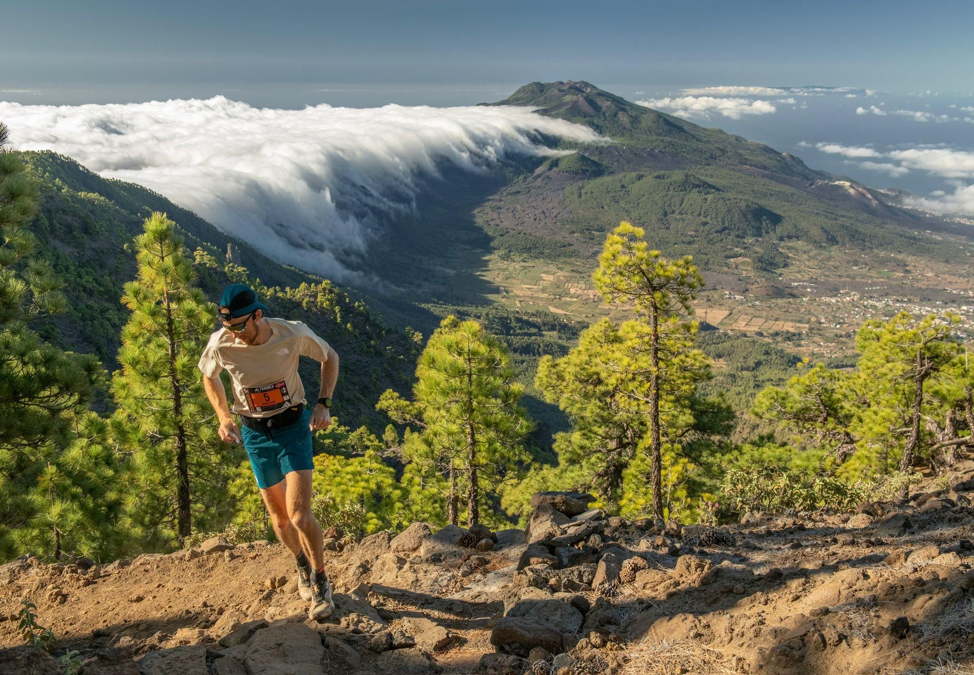 Jonathan Albon y Ruth Croft, los reyes de la ultramaratón Transvulcania ...