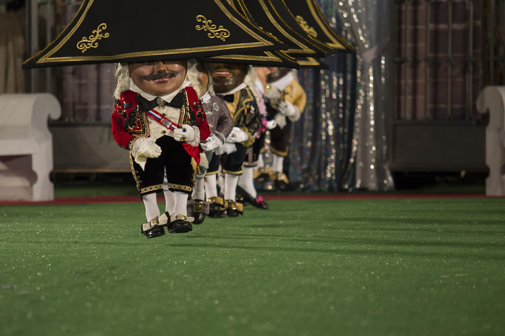 ‘Danzando a la Virgen’ rinde homenaje a la Danza de Enanos lustral