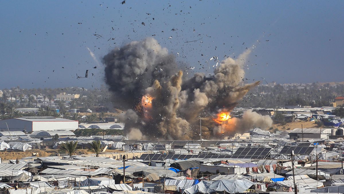Israel mata a al menos 32 personas en bombardeos en Gaza y el campo de ...