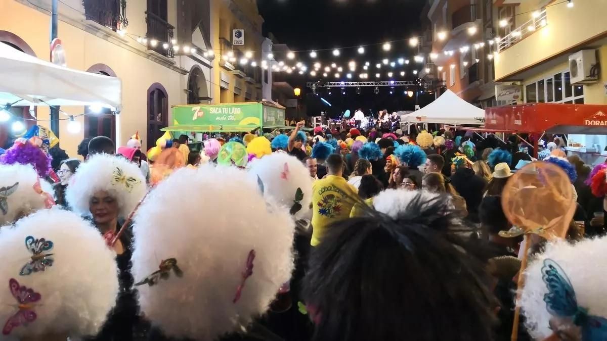 El carnaval palmero sale a la calle con la Fiesta de la Peluca de El Paso