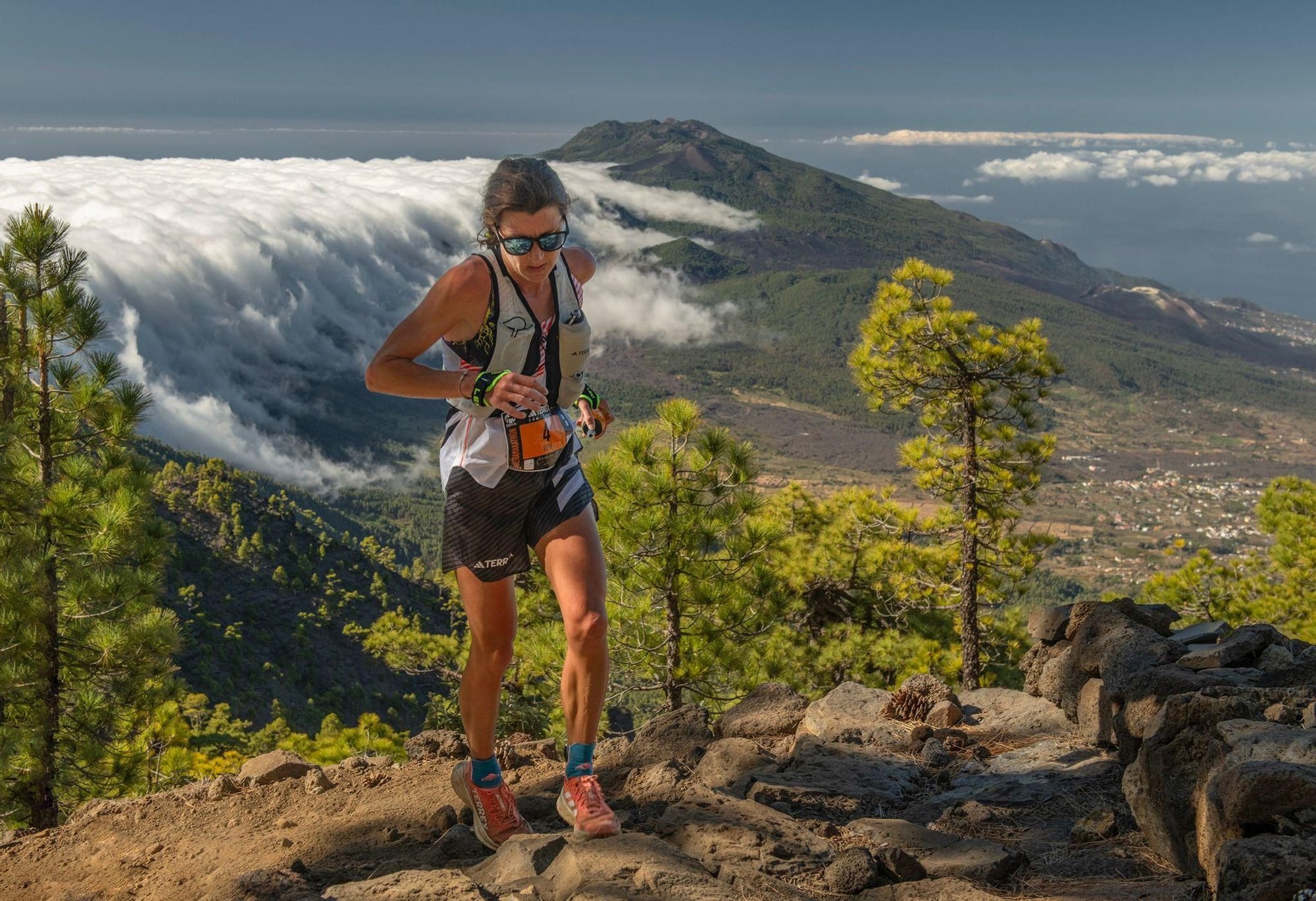 Jonathan Albon y Ruth Croft, los reyes de la ultramaratón Transvulcania ...