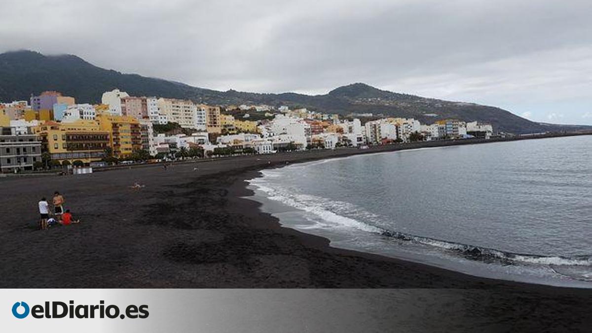 La playa de la capital estrena este lunes su biblioteca de verano