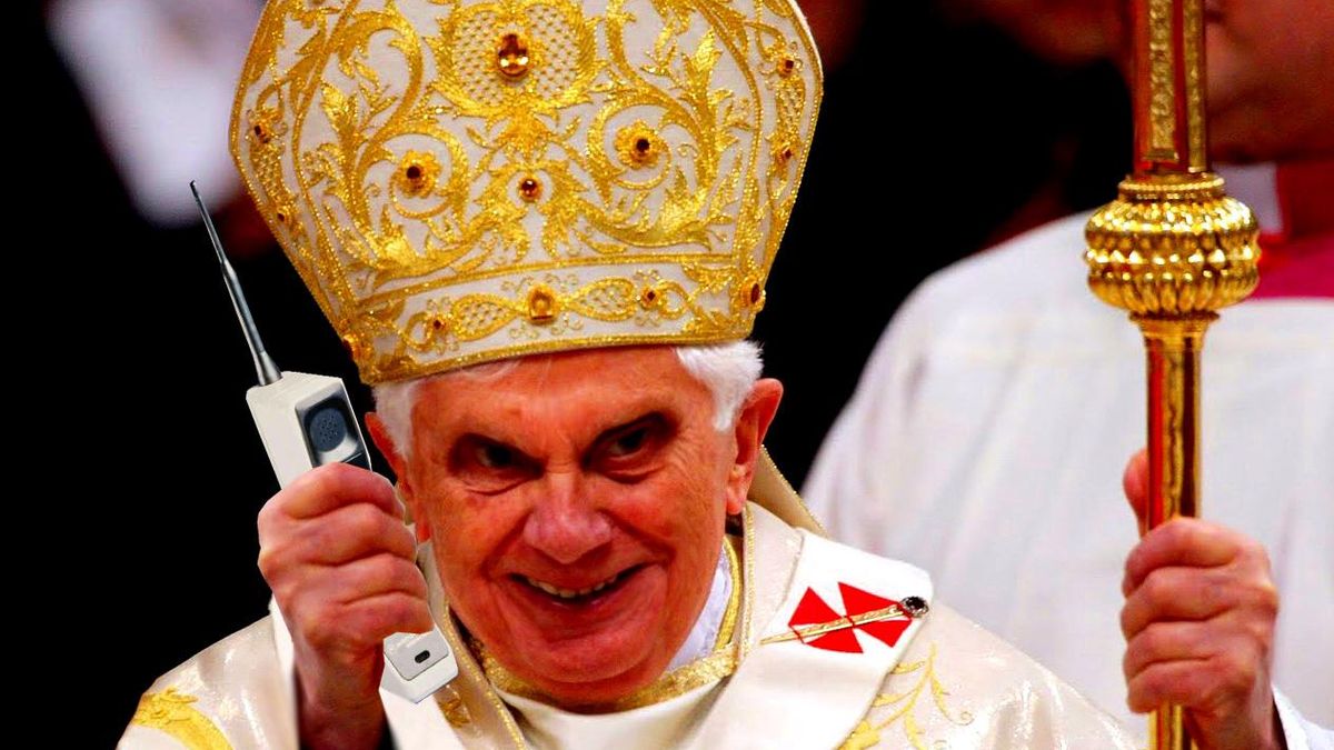 El Papa llamando a Dios