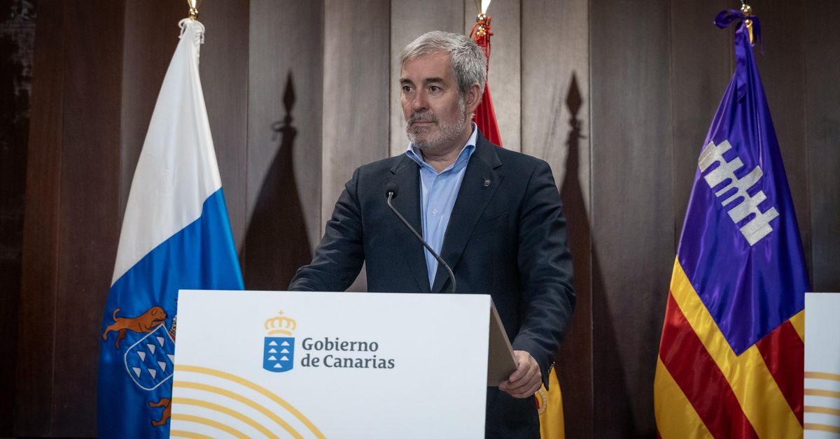 Clavijo traslada "apoyo y ánimo" a Valencia tras el paso de la DANA