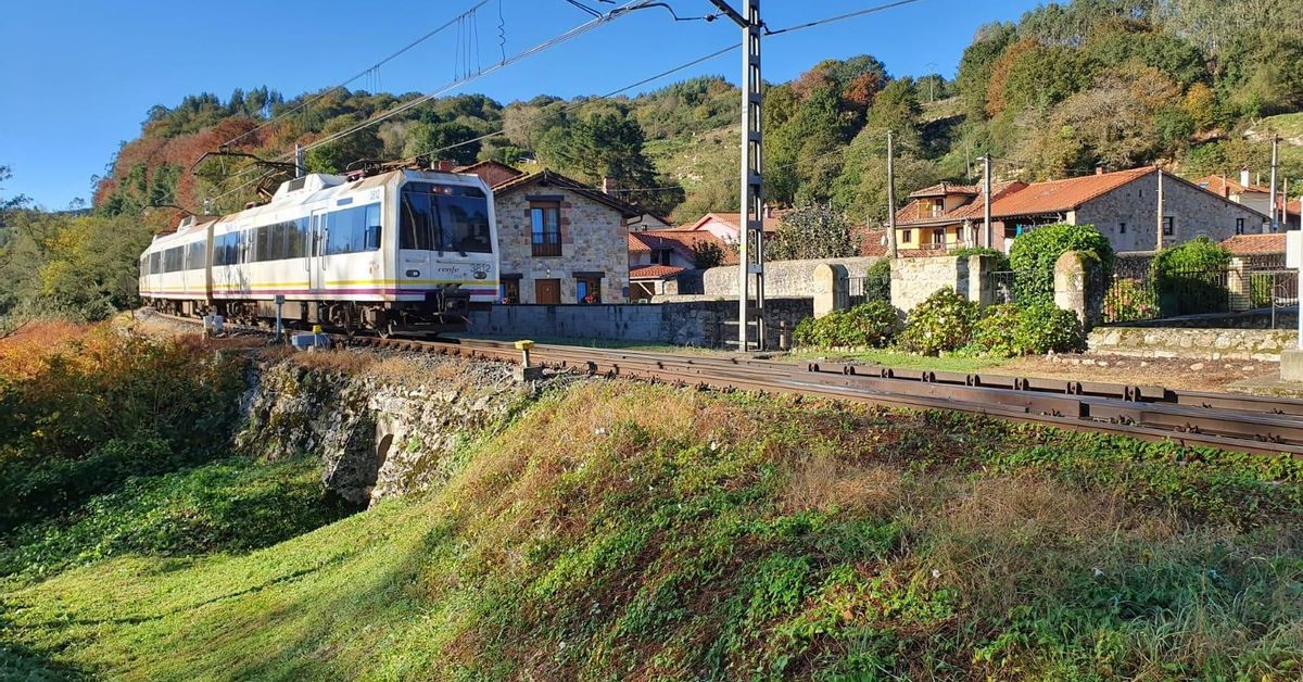 Restablecida la circulación ferroviaria tras el descarrilamiento del tren de la línea Santander ...