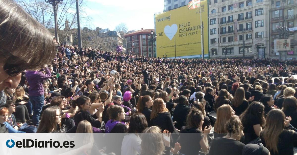 Esta es la letra del cántico feminista que estremeció las ...