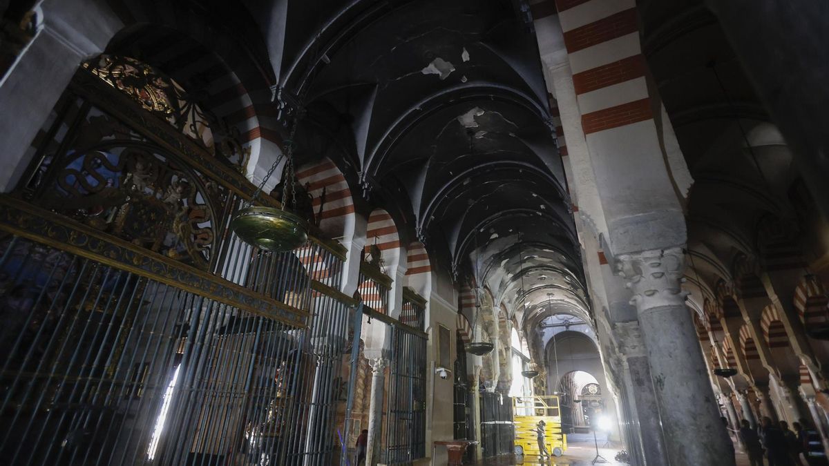 El incendio en la Mezquita de Córdoba, en imágenes