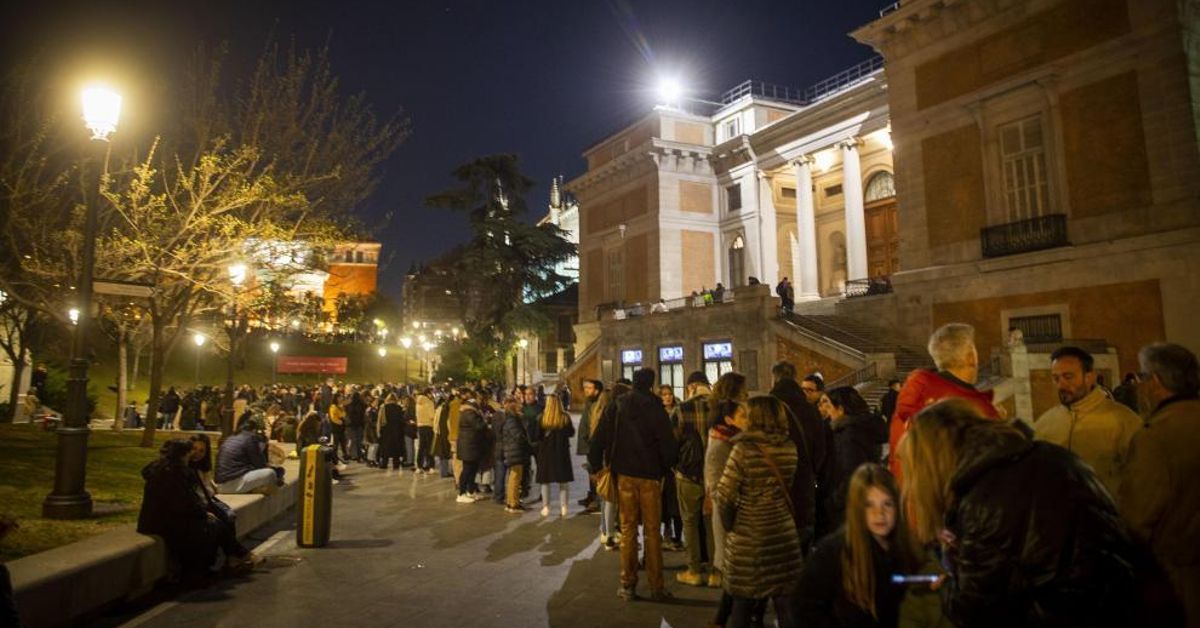 El Prado se masifica en su primera apertura nocturna: "La cola era 13 ...