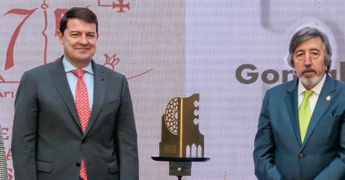 Risa, entre rictus y complacencia