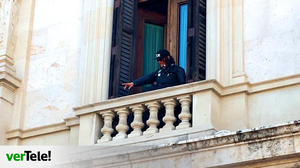 Norman Reedus y Jeffrey Dean Morgan saludan a los fans en las Fallas ...